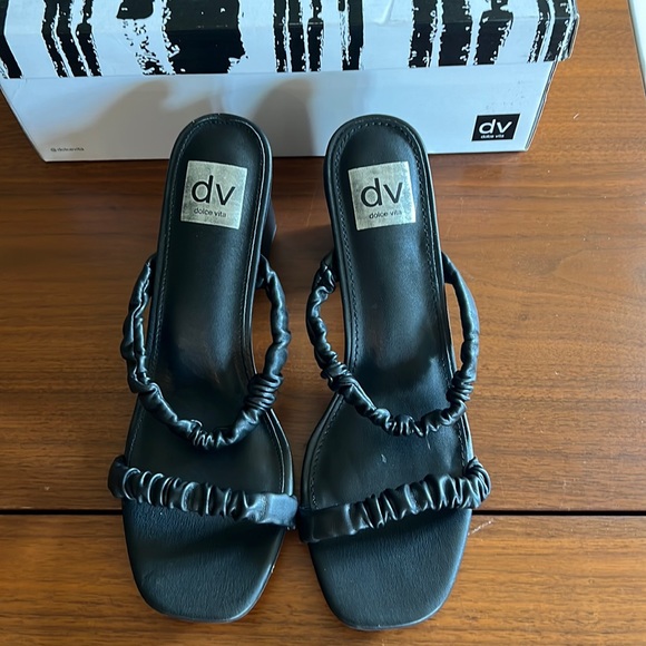 DV by Dolce Vita | Shoes | New Dv Dolce Vita Rahli Ruched Strap Block ...